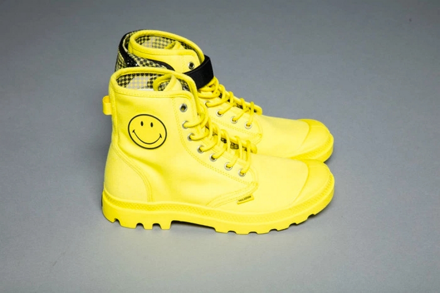palladium-x-smiley-boots-festival-survival-kit-04 | Viacomit