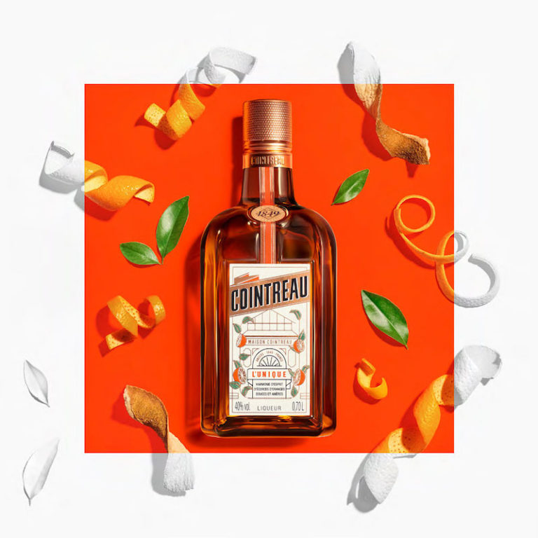 Cointreau dévoile le nouveau design de sa bouteille emblématique | Viacomit