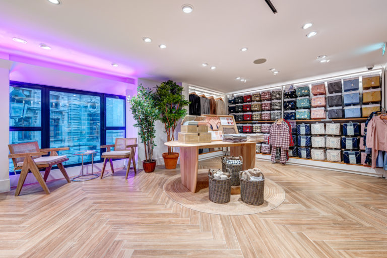 La boutique emblématique Uniqlo Opéra rouvre | Viacomit