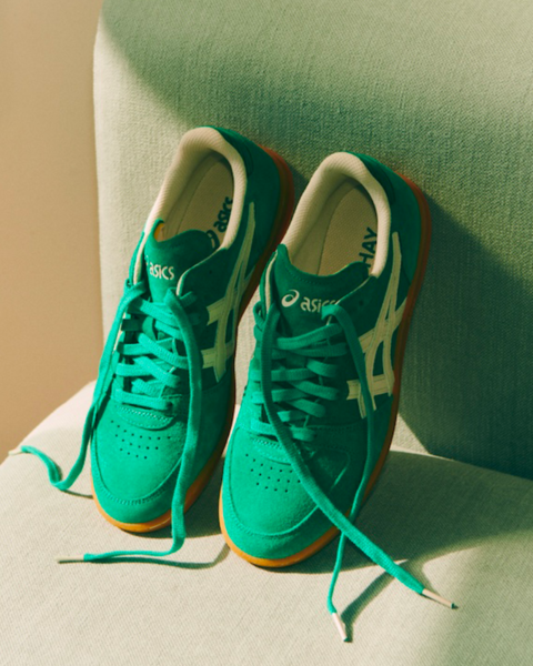 ASICS et HAY dévoilent une collaboration colorée | Viacomit