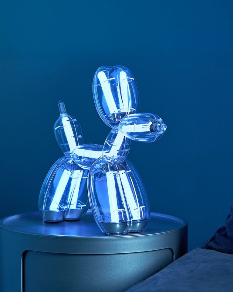 Le Balloon Dog de Jeff Koons devient une enceinte et une lampe grâce à ...